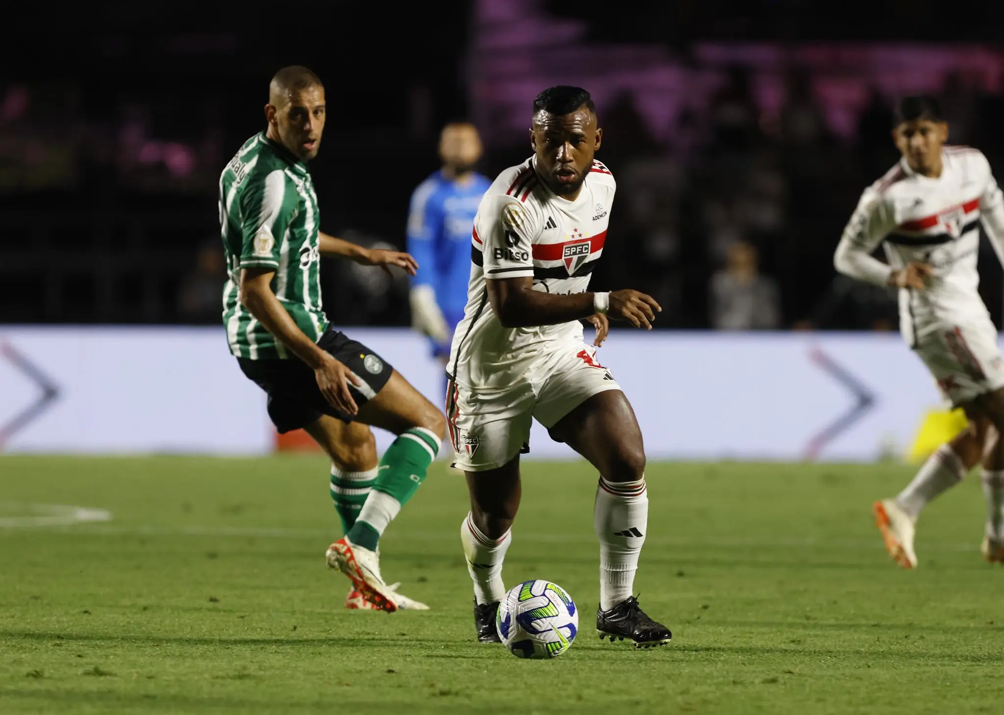 Luan, do São Paulo, anuncia entrega de brinquedos no Dia das Crianças ...