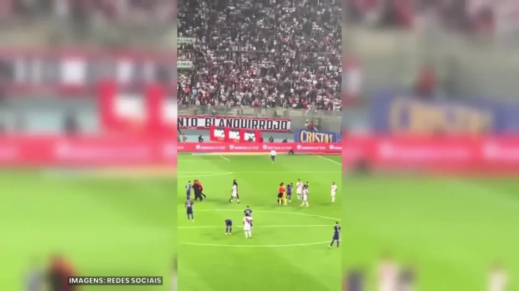 Torcedor invade campo e consegue foto com Lionel Messi; confira ...