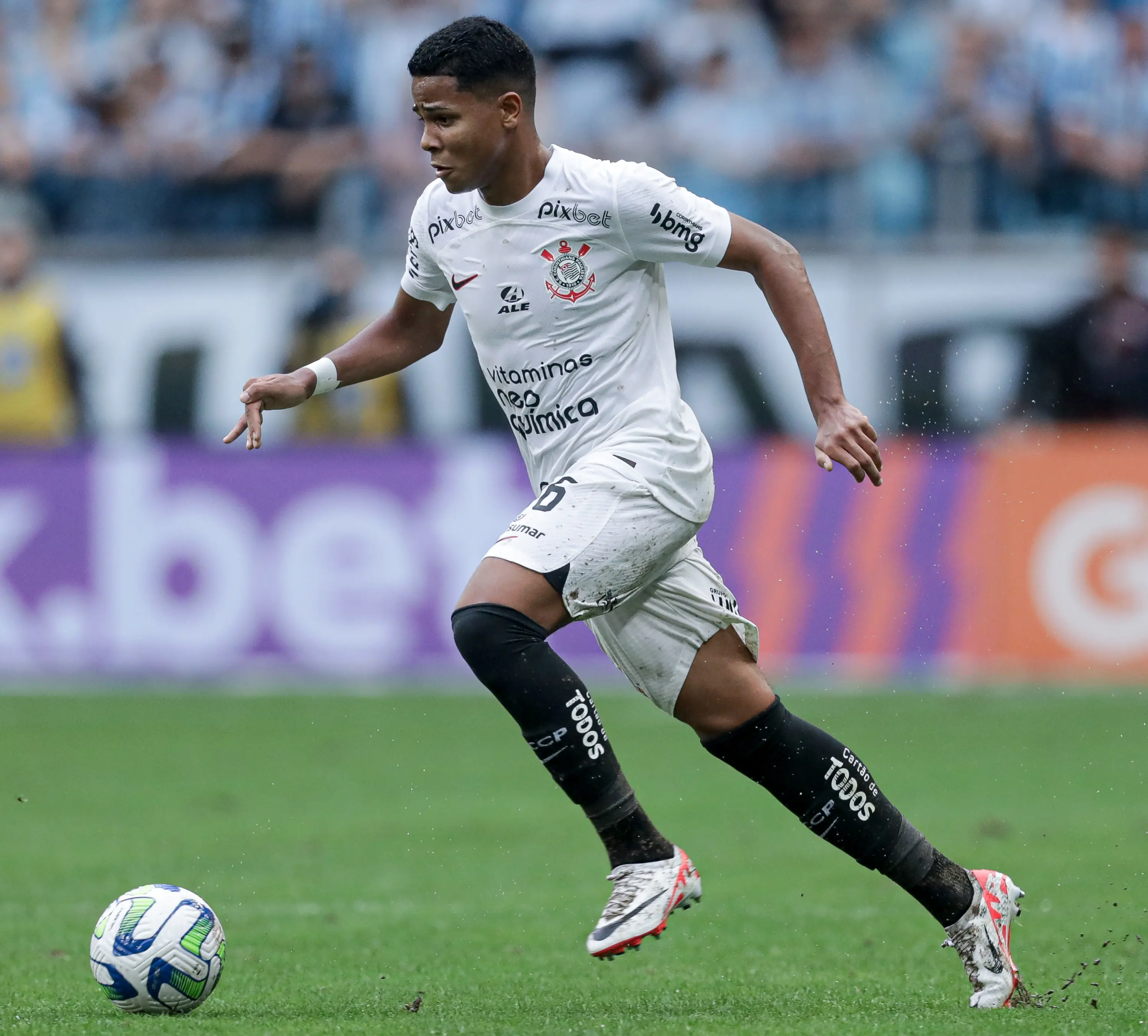 Contra o Grêmio, Wesley voltou a ser titular do Corinthians após um mês ...