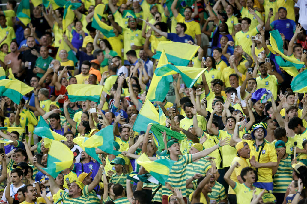 Apreensão, silêncio e vaias: como se comportou a torcida no Maracanã na ...
