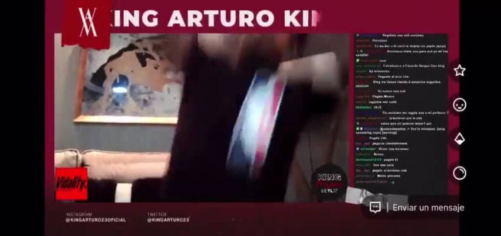 Volante do Athletico, Vidal fica bravo em live; confira - Vídeos ...