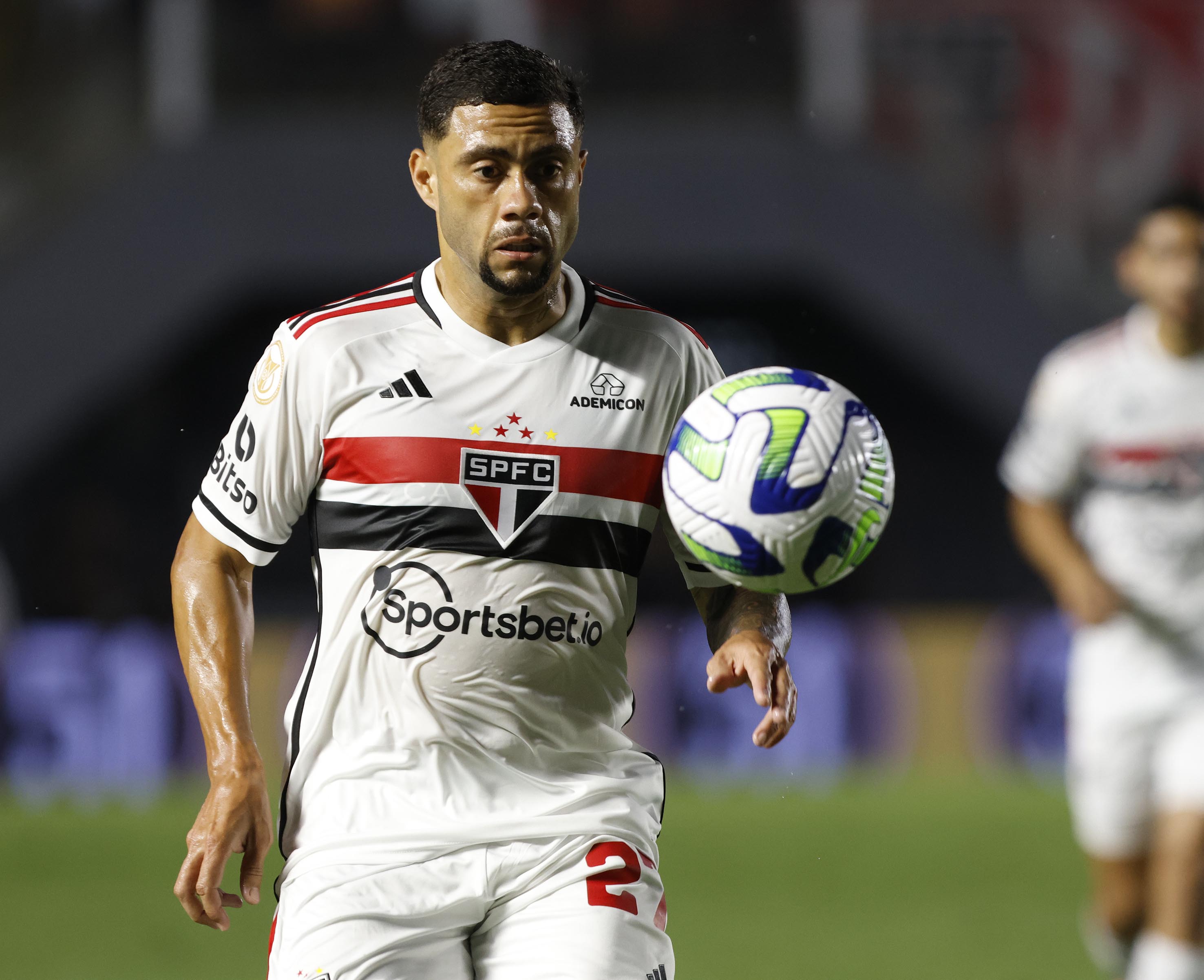 São Paulo oficializa a renovação de contrato de Wellington Rato ...