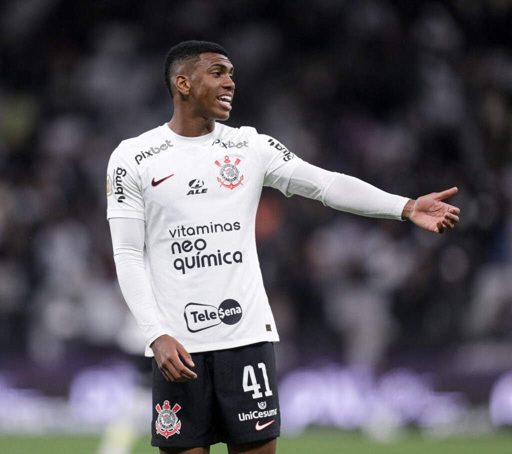 Corinthians acerta venda do atacante Felipe Augusto ao futebol belga ...