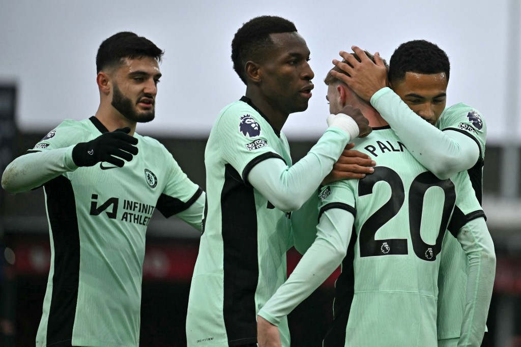 Chelsea leva susto, mas bate Luton Town e fecha o ano com vitória na ...