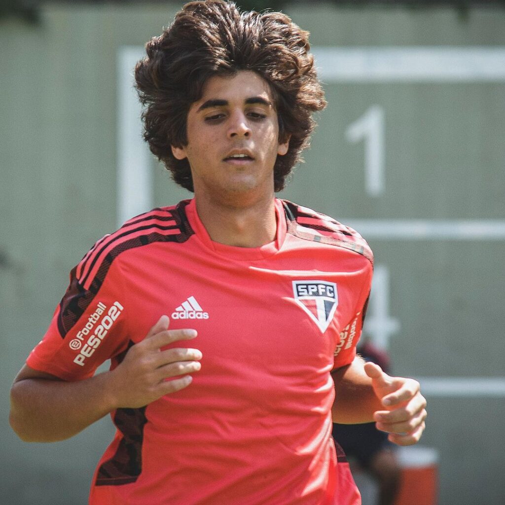 Confira fotos de Lucas Beraldo, novo reforço do PSG, com a camisa do ...