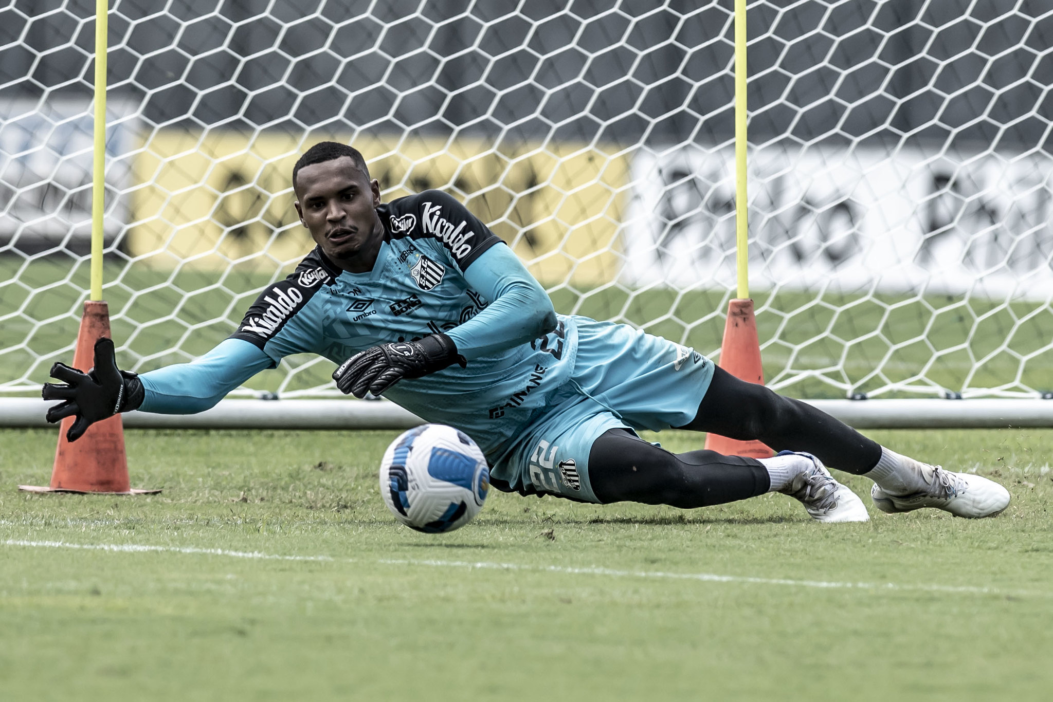 Botafogo se aproxima da contratação de John